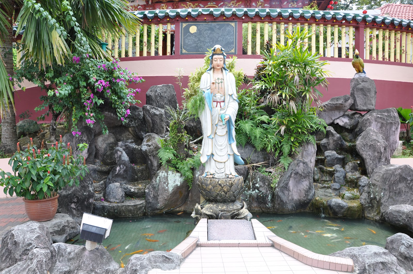 Sungai Siput Boy: Pekan Broga: Gigantic Monkey God at Sak dato Temple ...