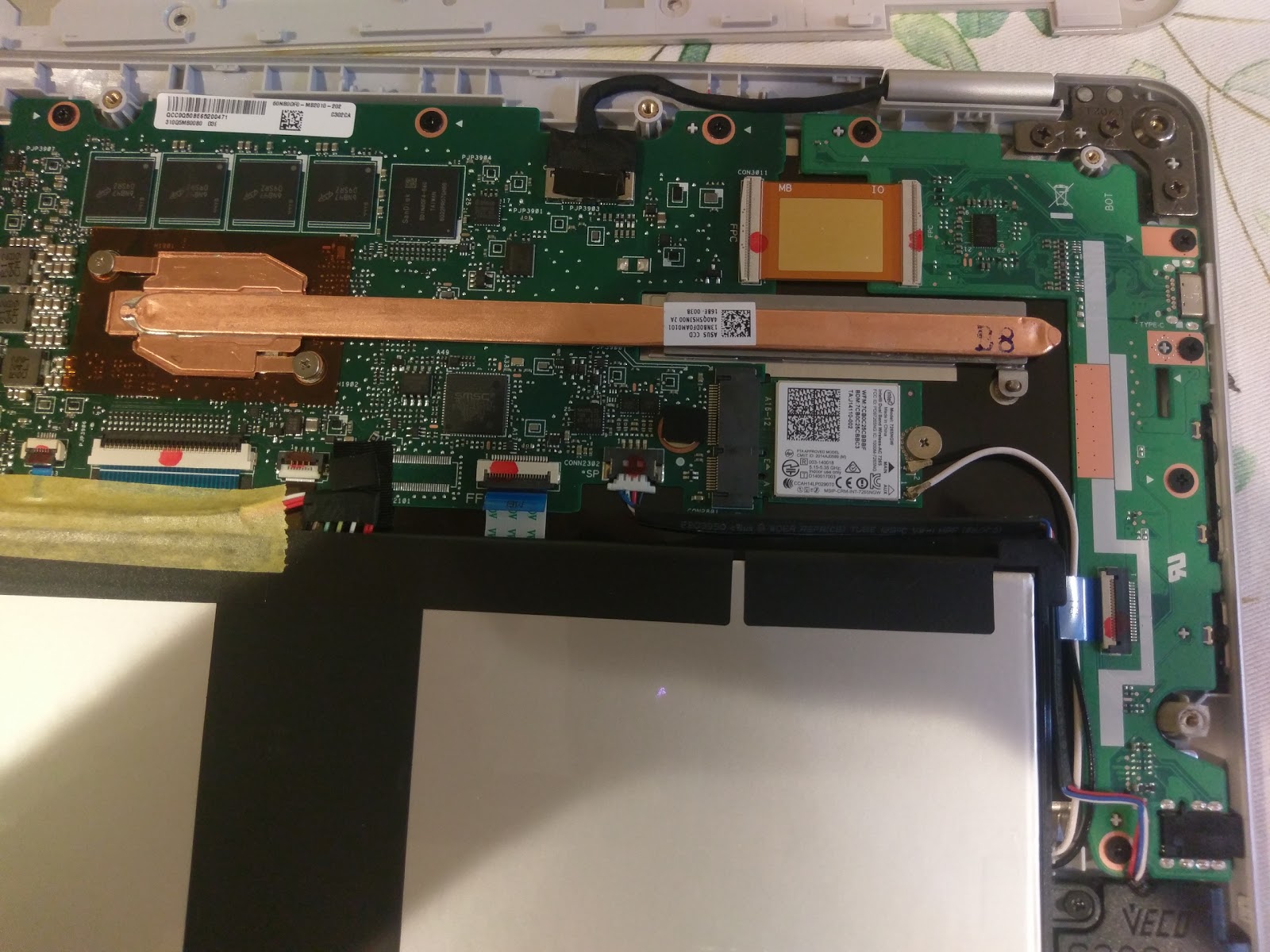 A Look inside the Asus C302 chromebook﻿