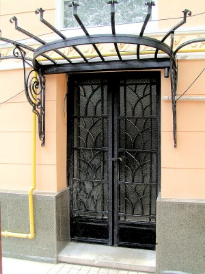 Despre usi: Restaurarea uşilor din fier forjat