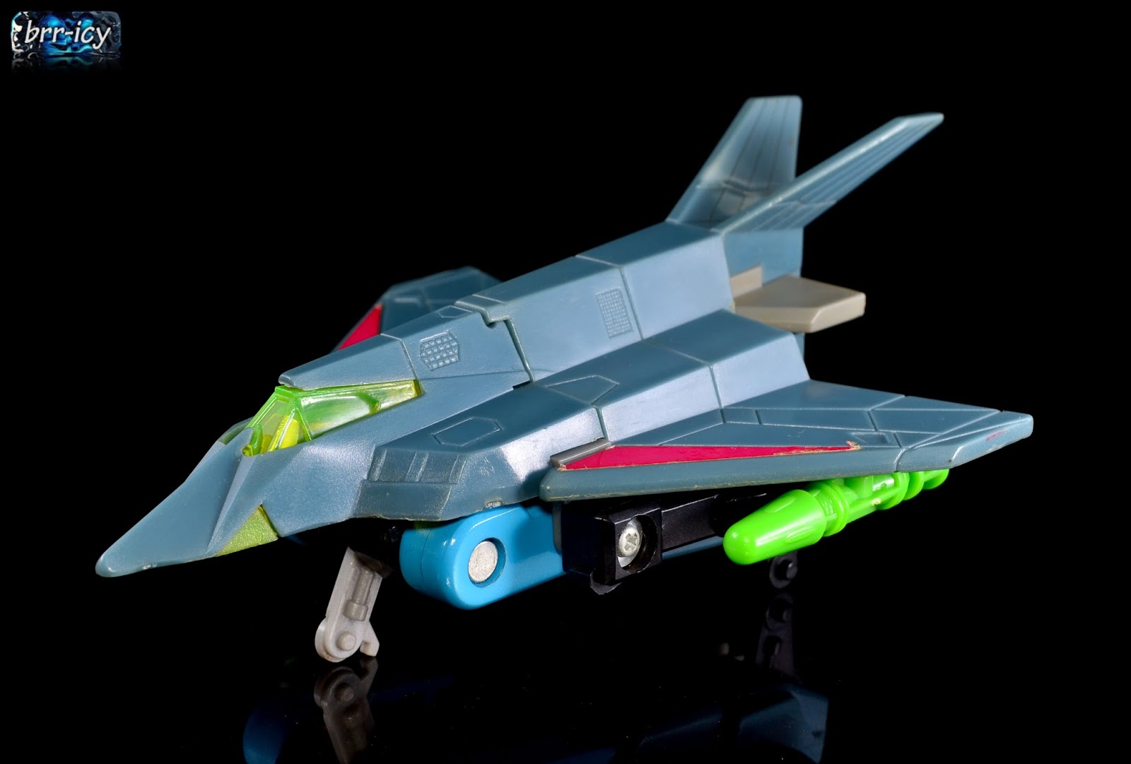 Brr-icy's Transformers Reviews: Small Predator Jets: Skydive, Falcon ...