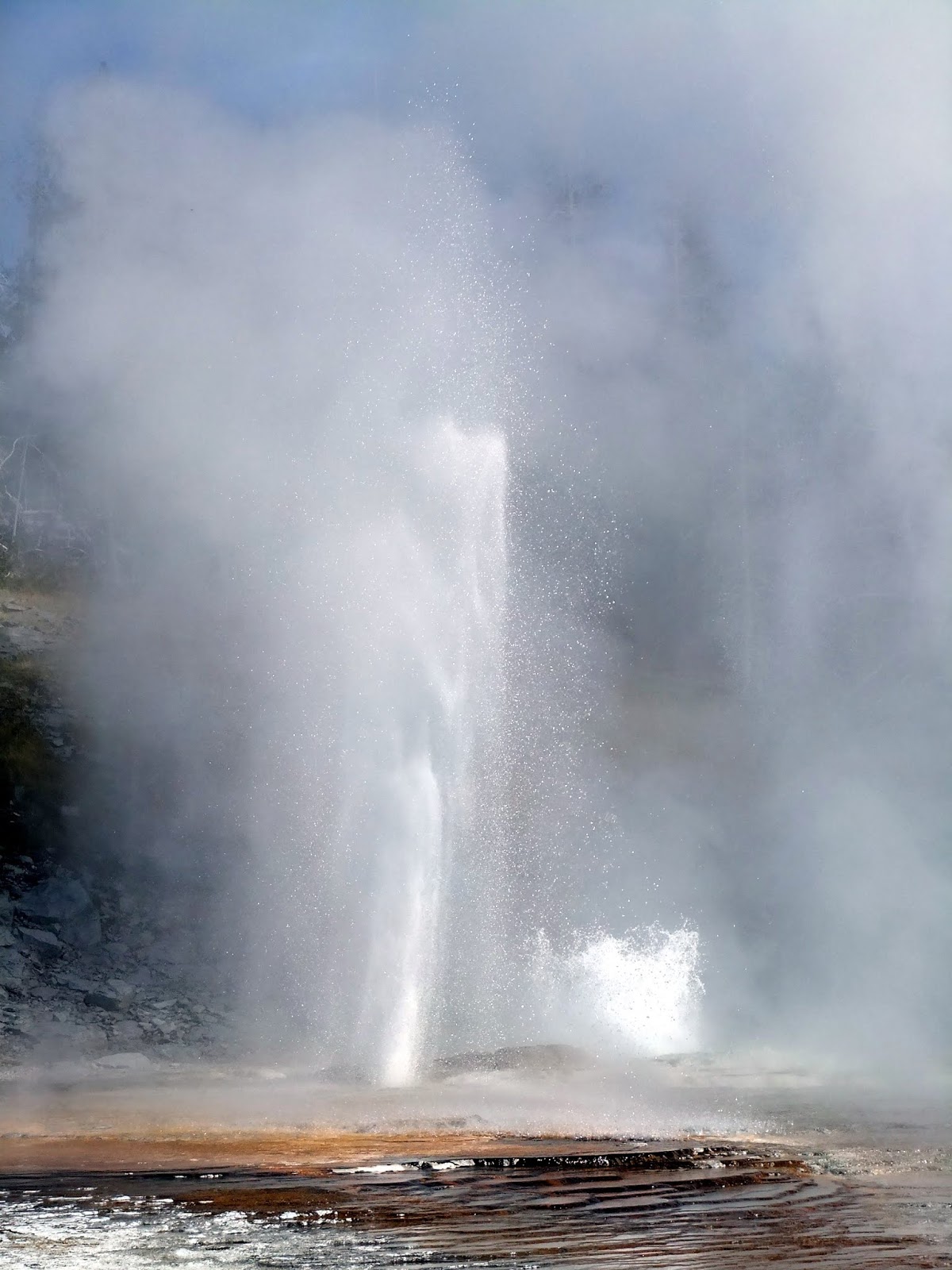 Focusing On Travel : Yellowstone: A Geyser Gazers Guide to the Upper ...