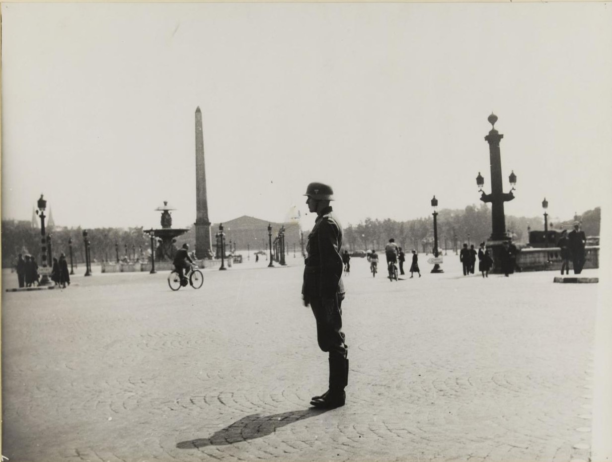 35 Interesting Vintage Photographs Capture Street Scenes of Paris in ...