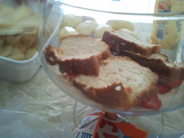 Dondoca de casa: TAÇA DIET DE MORANGOS COM SUSPIROS