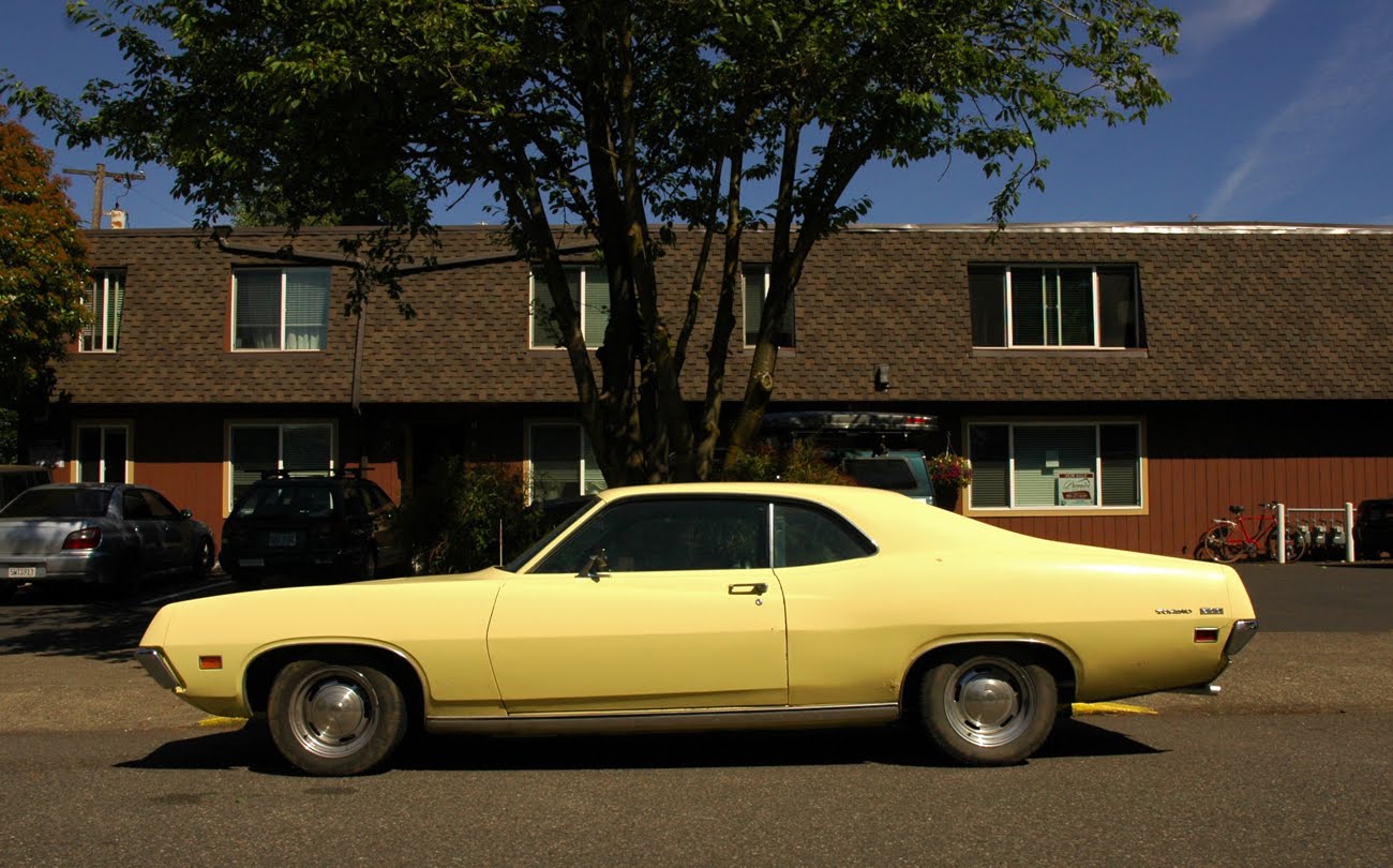 OLD PARKED CARS.: 1971 Ford Torino 500.