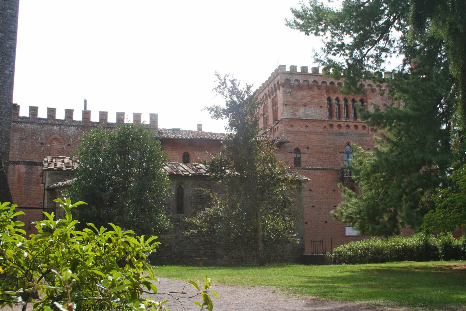 Tuscany In a nutshell: Castle of Brolio - Castello di Brolio