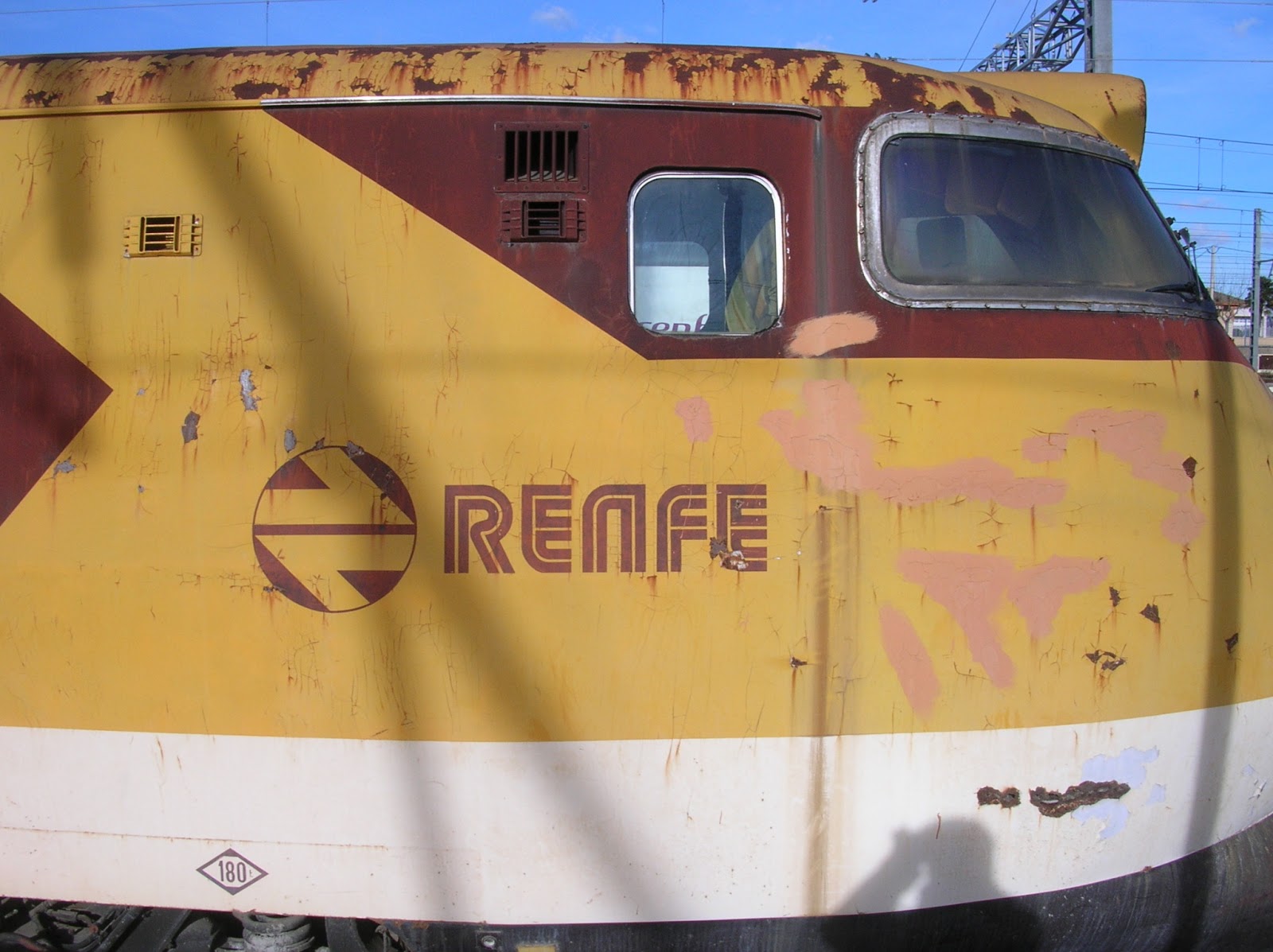 Renfe serie 443 "platanito" un tren basculante y singular