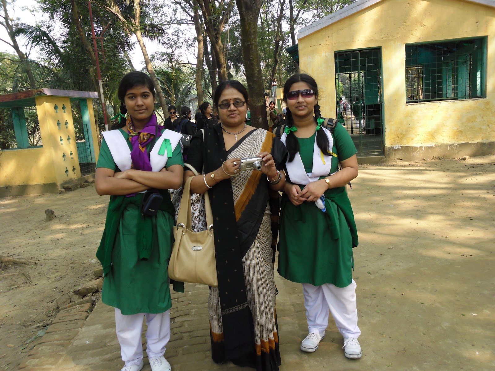 Ipsita & Visma Banerjee: 2012-01-18 Snap - Educational Tour at Mayur Mahal from Belur Girls High ...