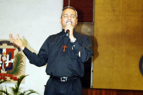 Predica Padre Chelo - Tocando Almas De Las Manos Con Jesus