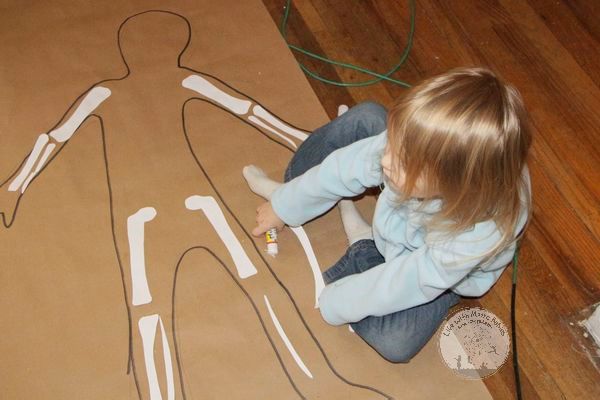 Make a Life Size Body Map to Help Kids Learn Anatomy - Life with Moore ...