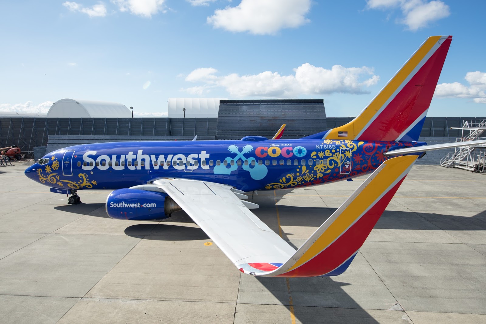 Sasaki Time: SOUTHWEST UNVEILS COCO -THEMED AIRCRAFT