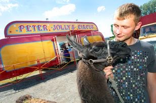 Circus Mania: Peter Jolly's Circus on film