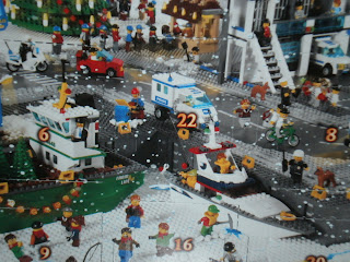 Toy A Day: #700 of Year 2 Lego 7553 City Advent Calendar Day 22