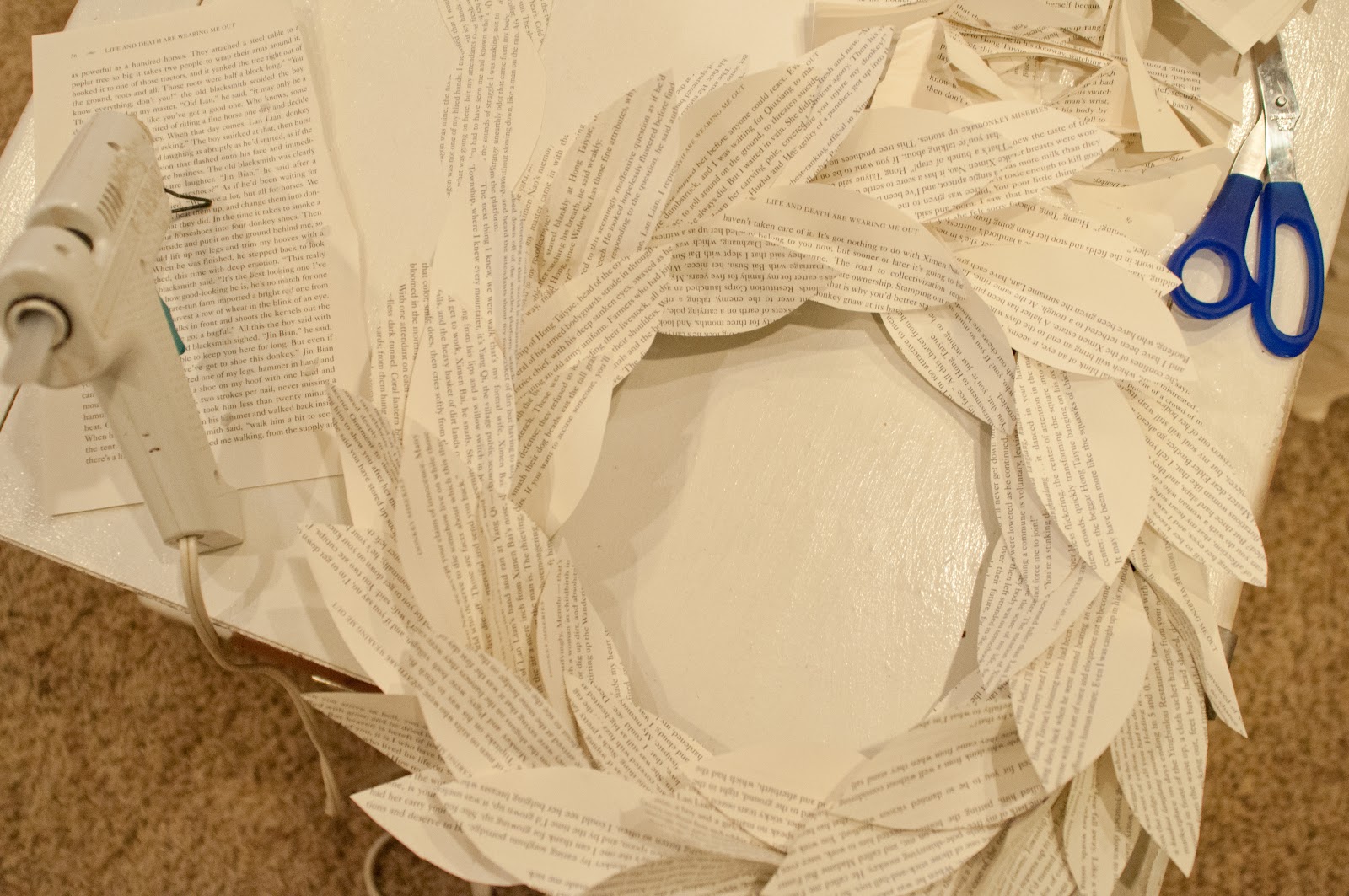 Domestic Fashionista: Book Page Wreath Tutorial