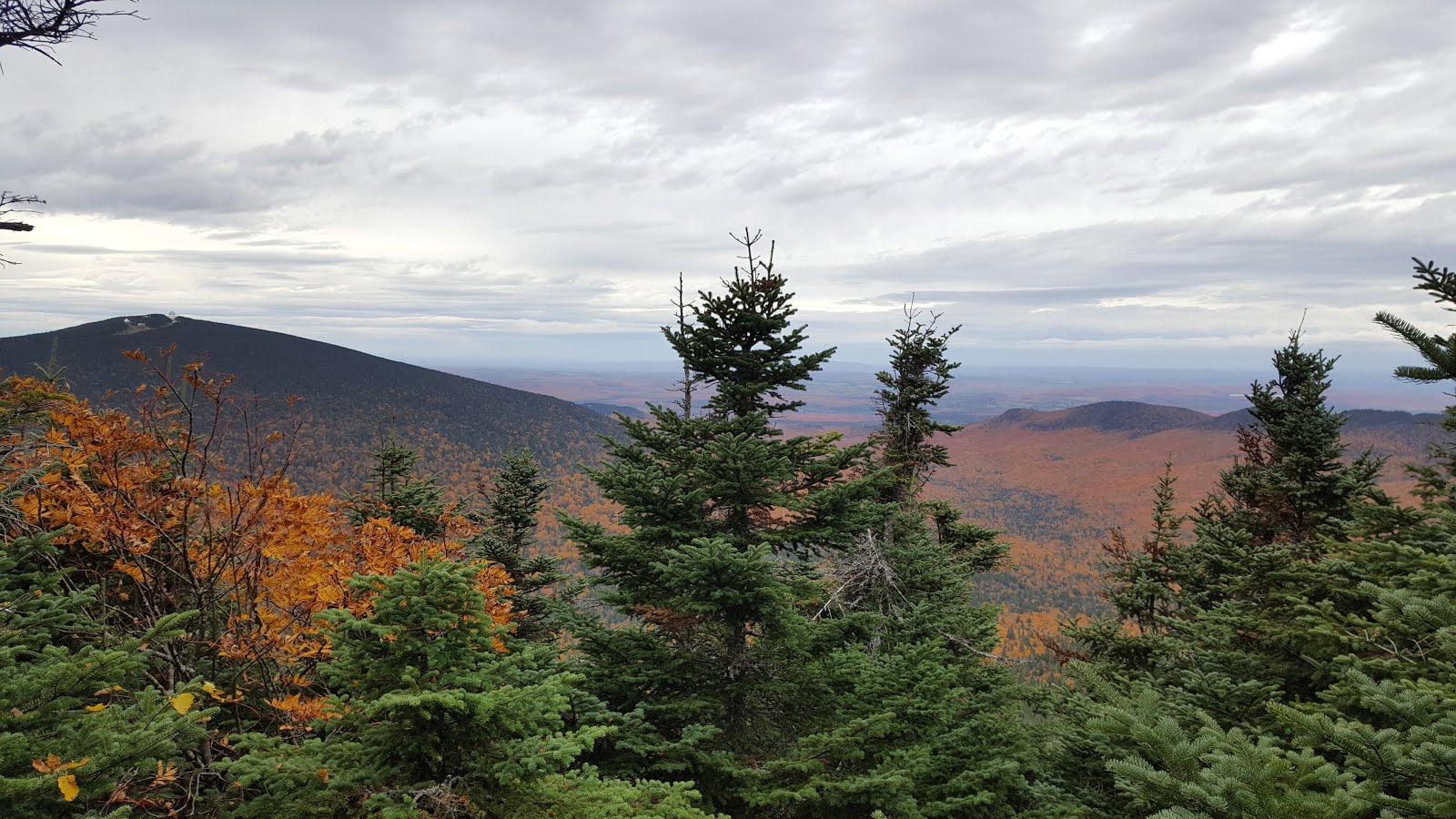 Les montagnes au Québec: Mont Saint-Joseph / Mont Victoria / Mont Mégantic