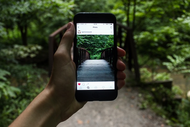 √ Bookmark dan Buat Koleksi di Instagram - Kursi Goyang