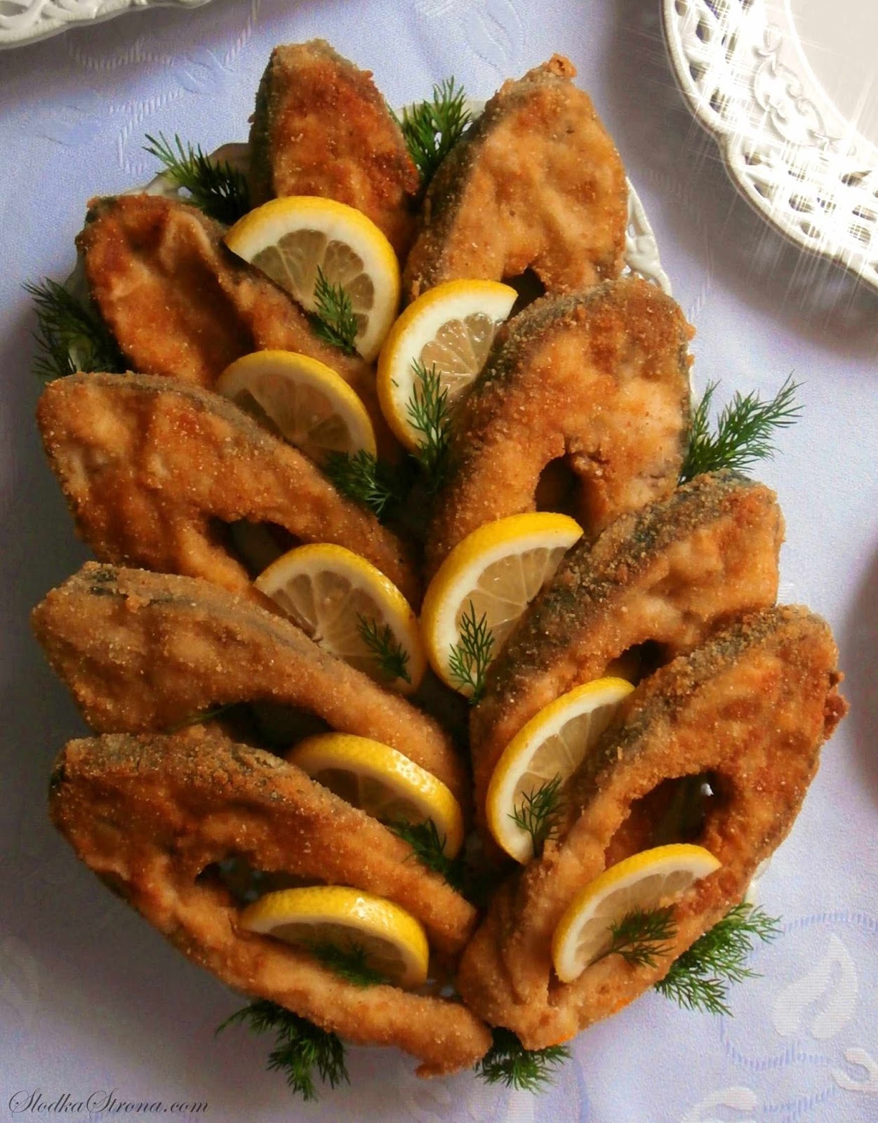 Słodka Strona: Tradycyjny Karp Smażony