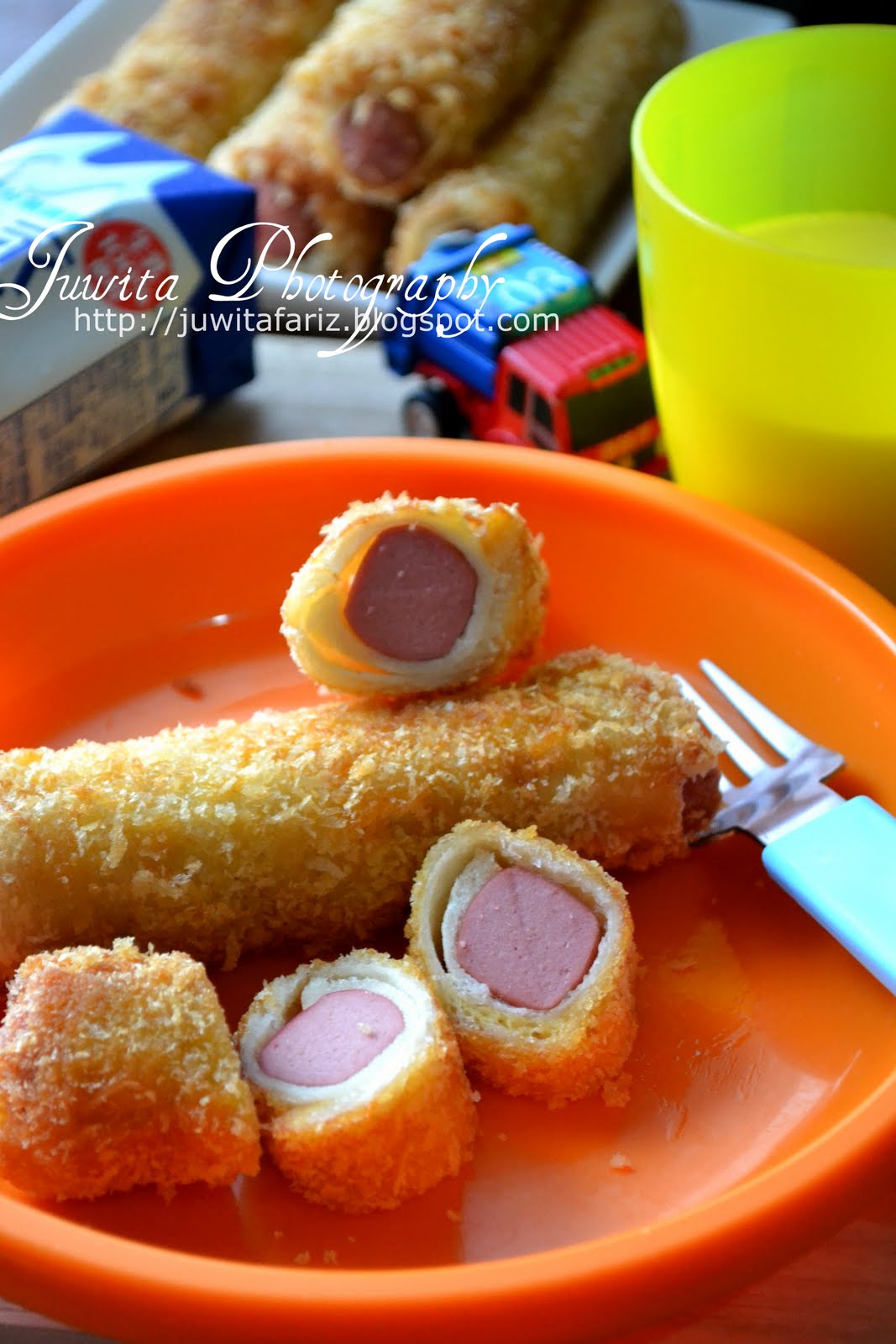 Juwita Fariz and Family: Roti Sosej Rangup