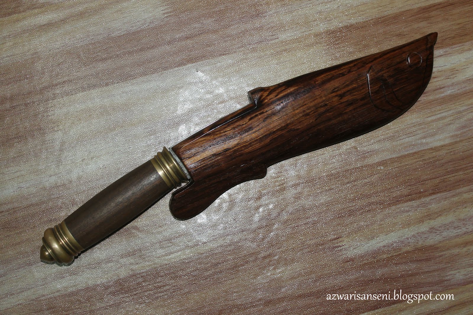 Seni Senjata Melayu: Parang Gurkha Motif Ikan Kelisa (RM500)