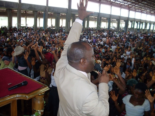 Assemblies Of God Church Members & 2 Pastors Caught Fighting In Enugu ...