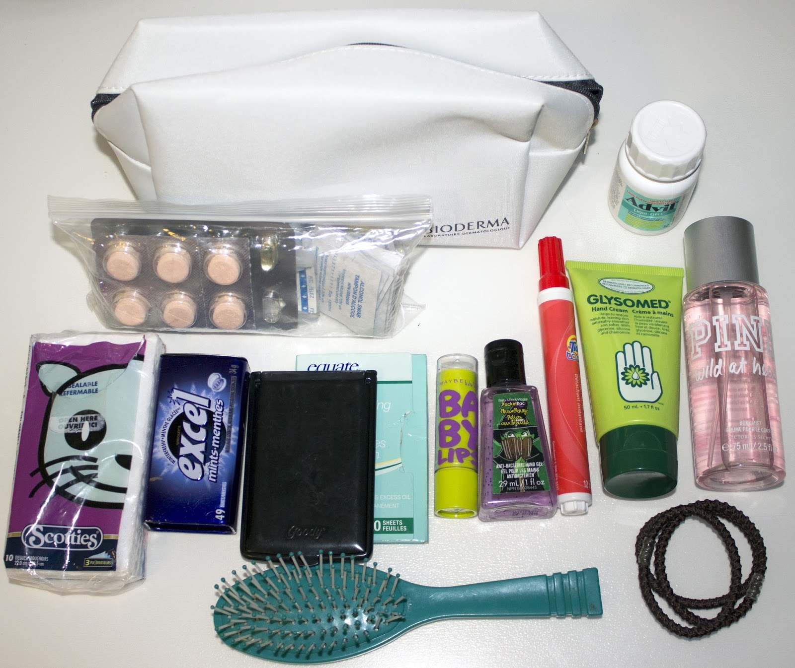 Luhivy's favorite things: Back To School Series : What's In My School Bag