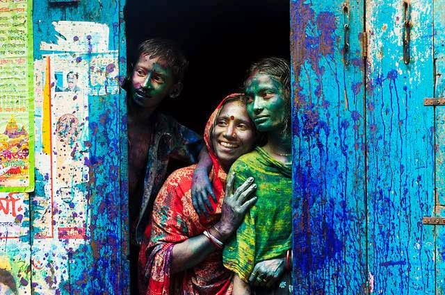 Traditional Indian People Playing Holi Colors | Share Pics Hub