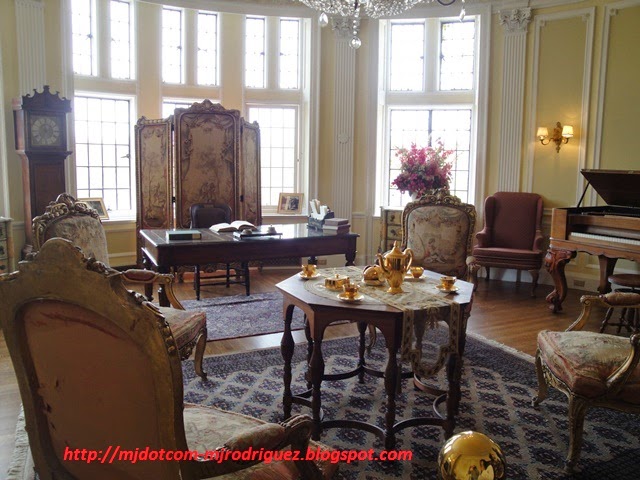 mj dot com: The Castle in the City