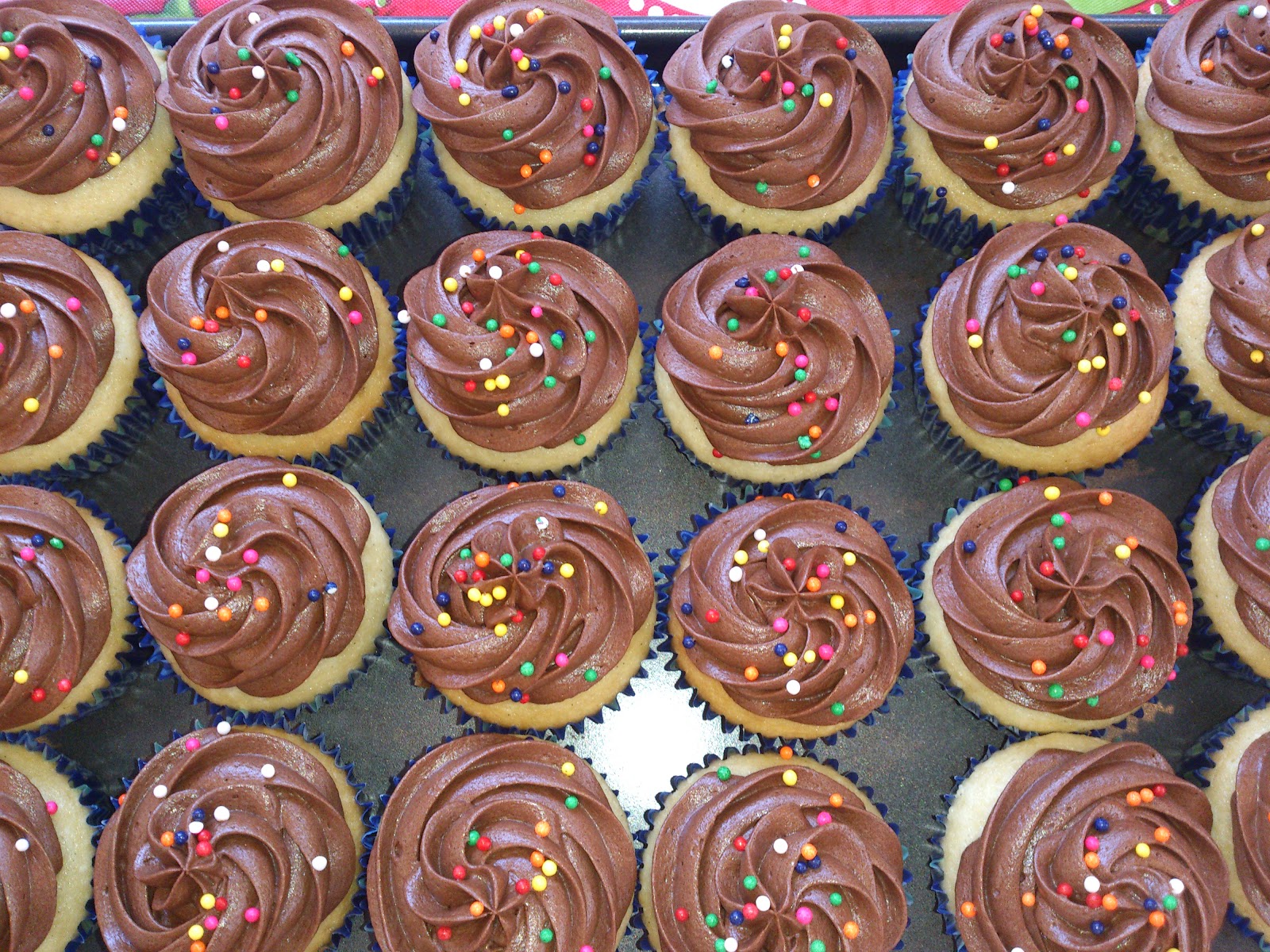 Cupcaking: Cupcakes for Lucas' 8th Birthday