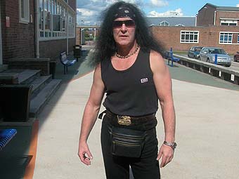 Bandas e Cantores: Vocalista Dave Evans – AC/DC