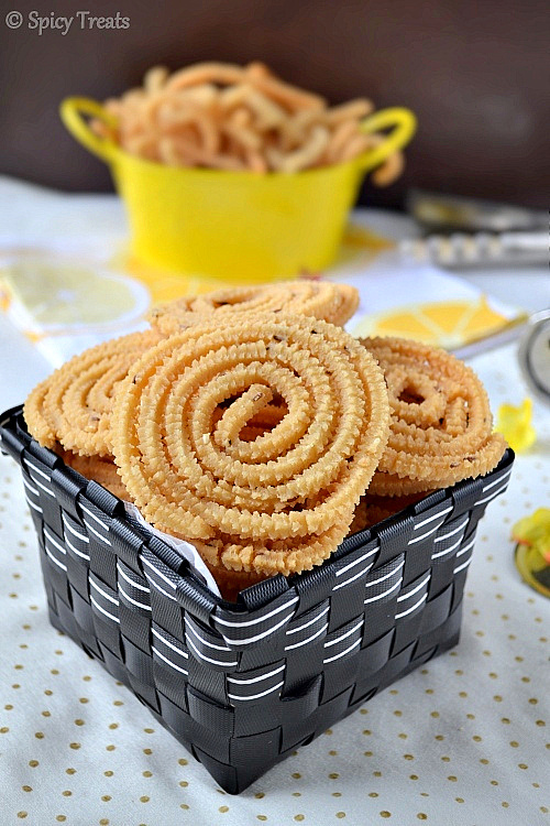 Spicy Treats: Rice Murukku / Mullu Murukku ~ Easy Diwali Snack!!