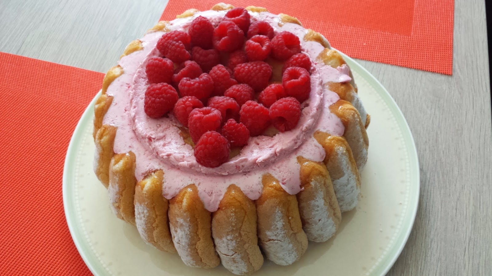 Tambouille à 7: Charlotte aux framboises