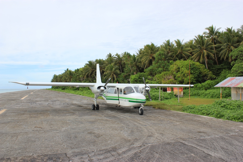 Cocktails out of Coconuts: Mokil Trip