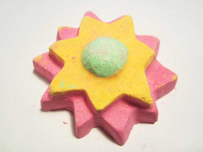Review: Lush's Floating Flower Bath Bomb - VVNightingale