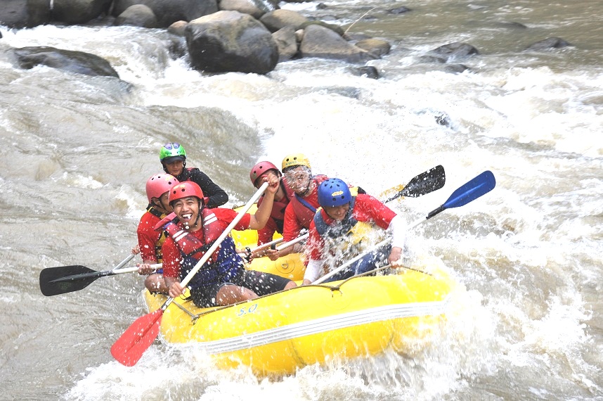 Rafting Elo River ~ Arung Jeram Magelang Jogja, Paket Rafting Sungai ...