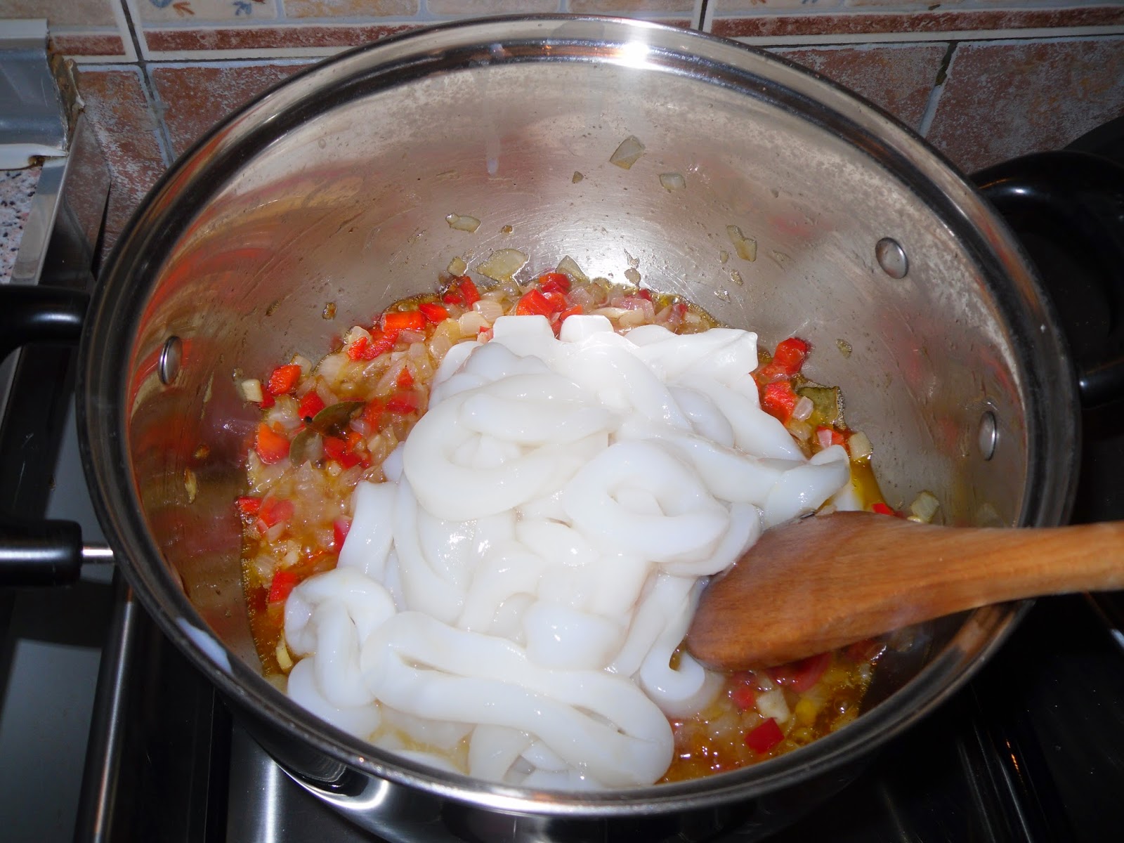 Pota estufada com batatas