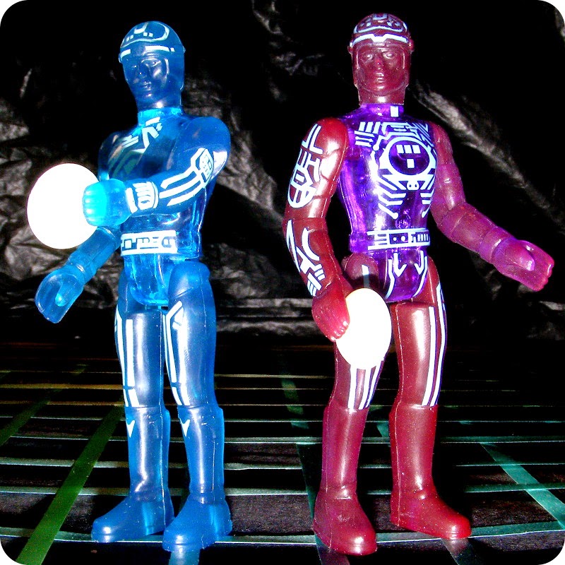 Misfit Robot Daydream: Tron 20th Anniversary Retro Action Figures ...