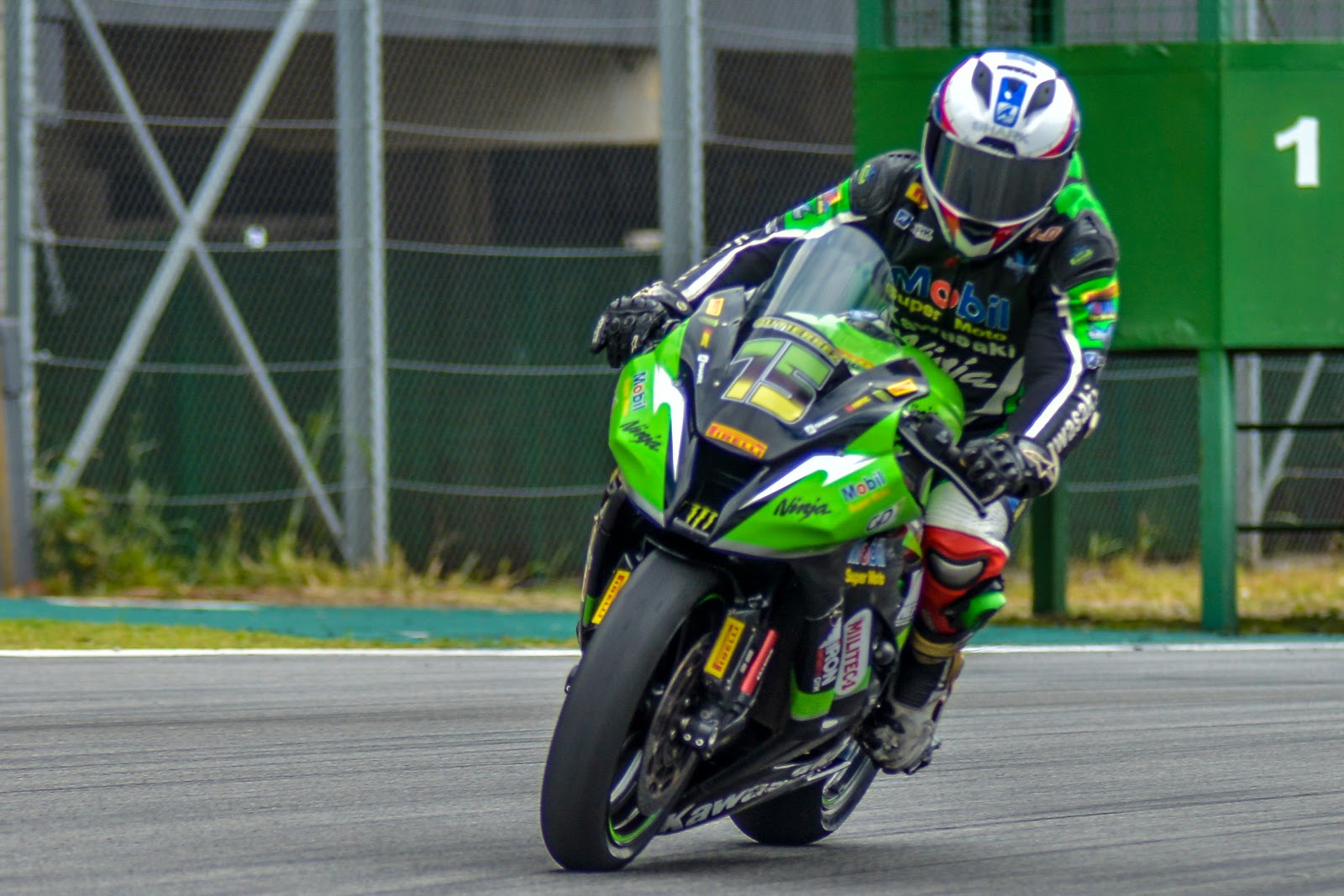 Gente Fina Competições : GUTIERREZ FICA COM 4° COLOCAÇÃO NA SUPER BIKE ...