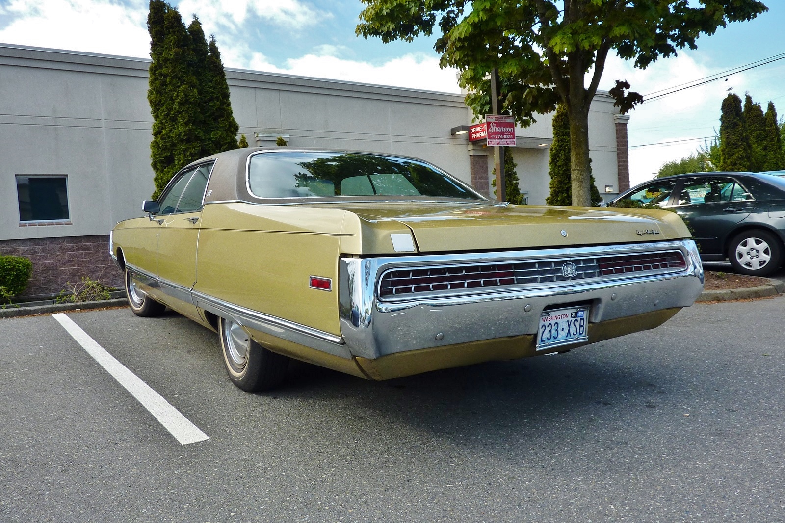 Seattle's Parked Cars: 1971 Chrysler New Yorker