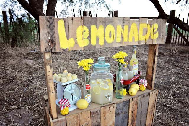 Maddycakes Muse: Vintage Lemonade Stand