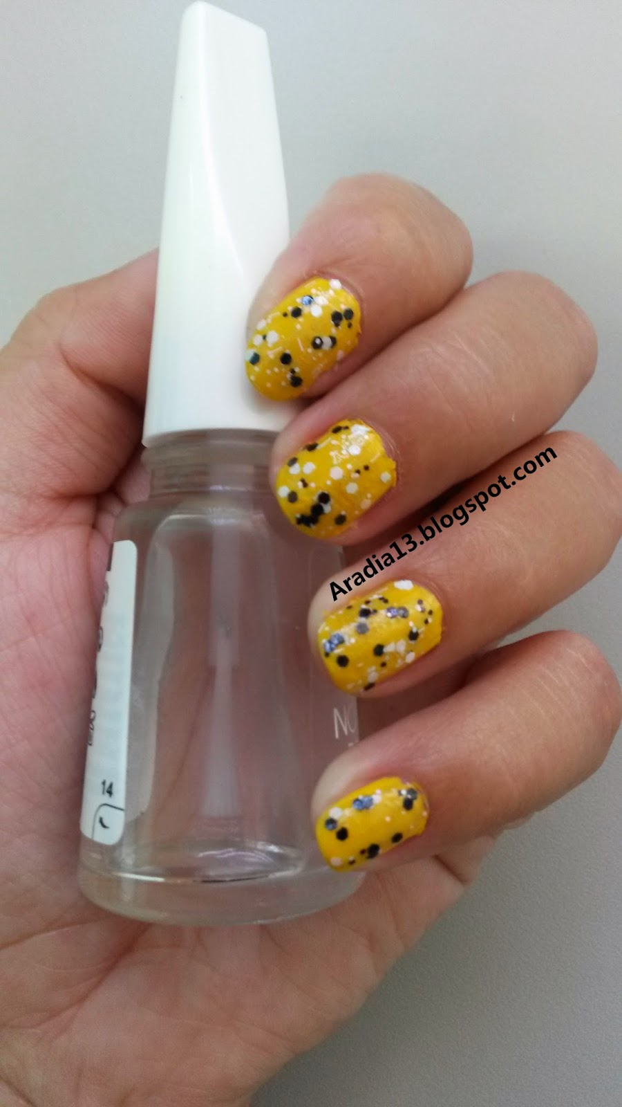 Aradia's blog: Yellow salt and pepper mani!