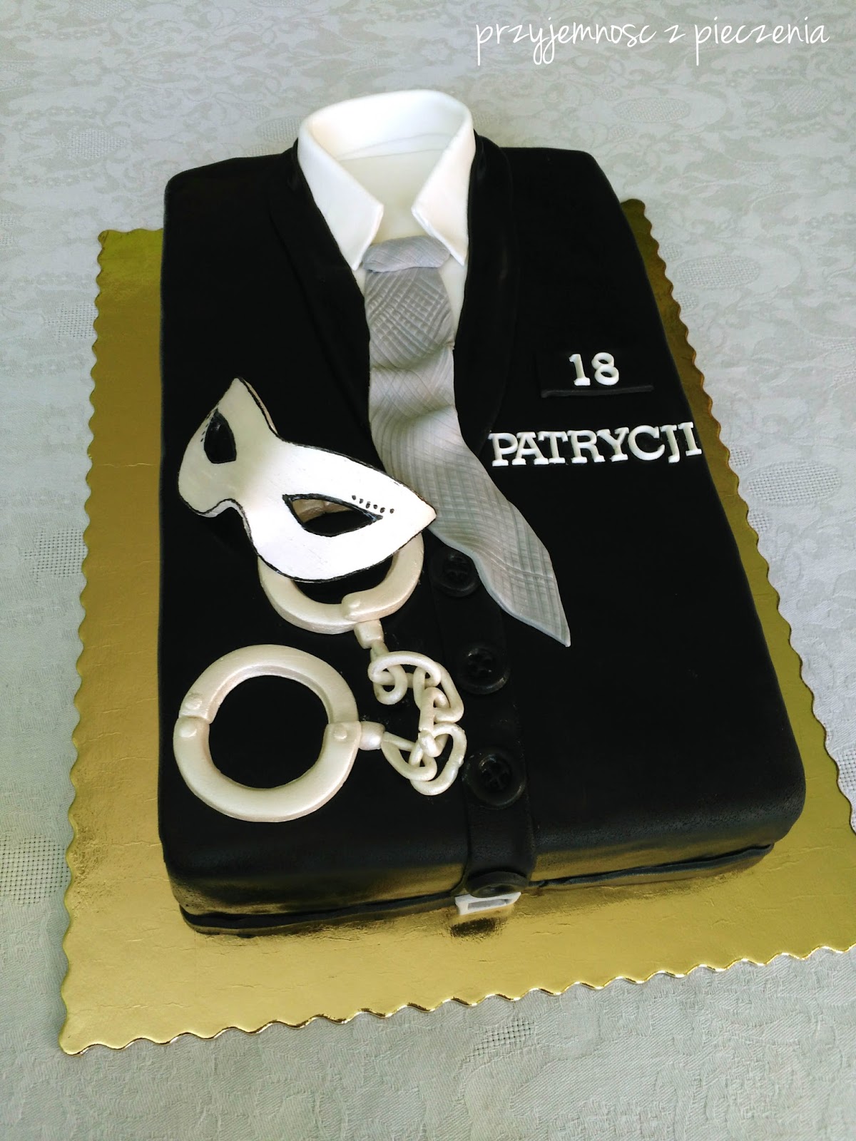 Przyjemność z pieczenia: Tort 50 twarzy Greya