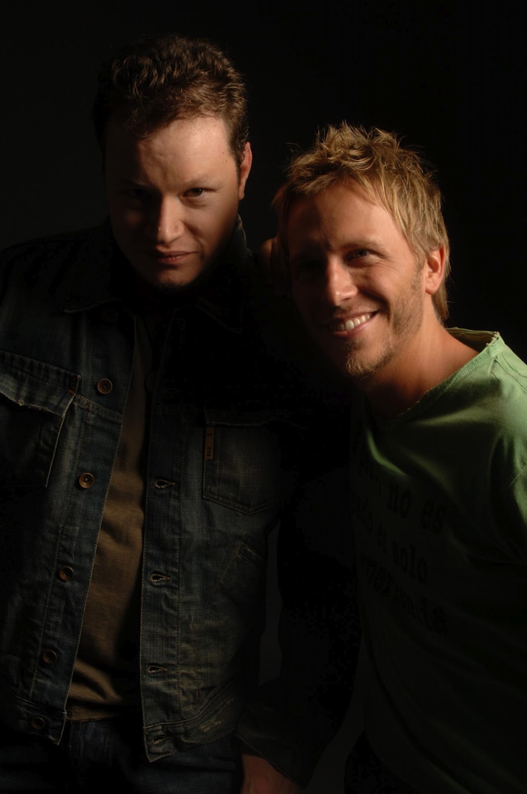 Vos elegis: SIN BANDERA COMPONE PARA LUIS MIGUEL