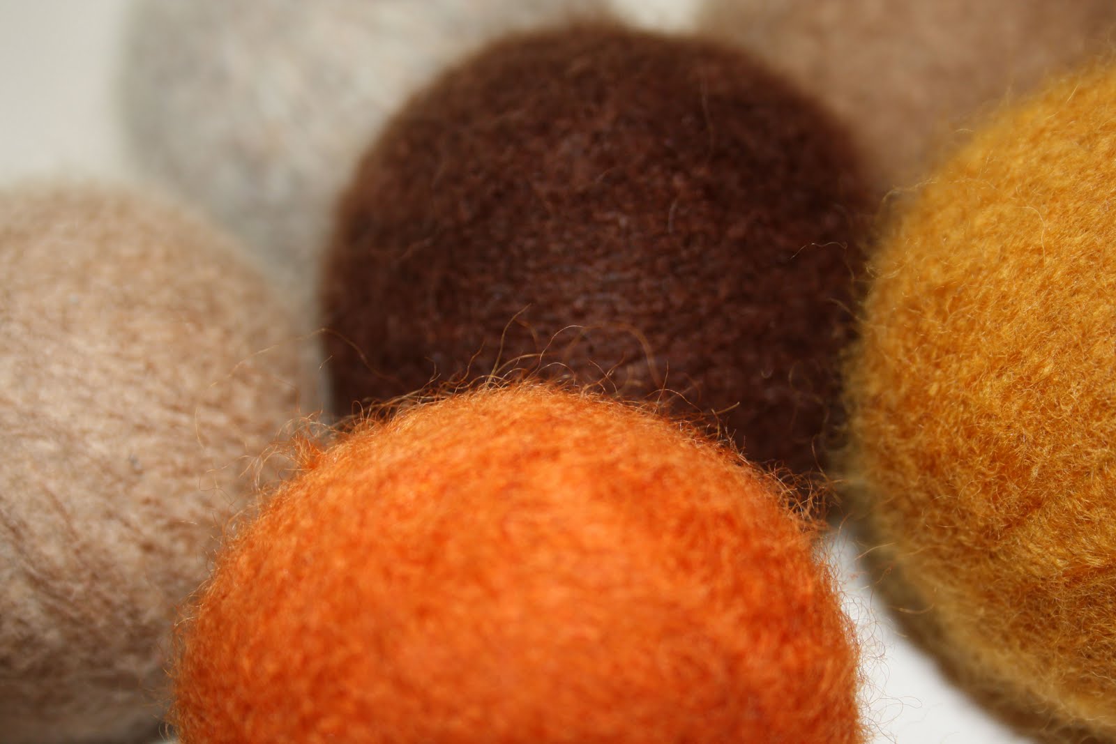 knot•sew•cute design shop: how to make felted wool dryer balls.