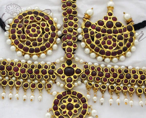 Tradtional Jewelry of India: Traditional Nethi Chutti / Maang Tikka