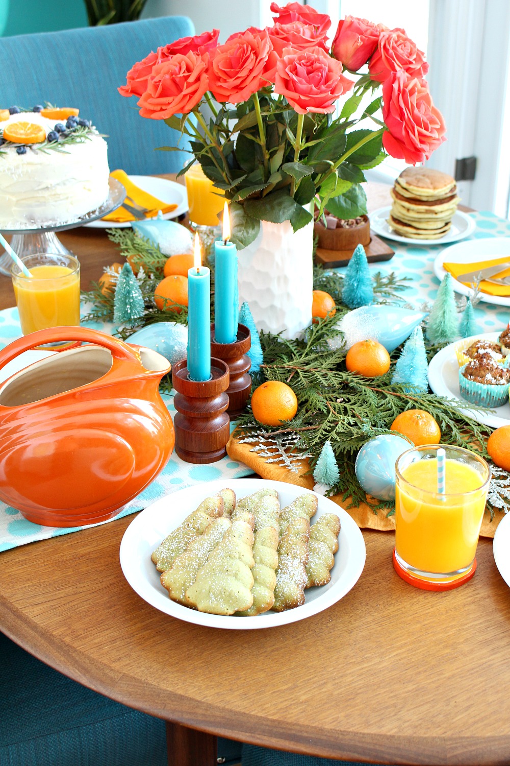 Orange + Turquoise Holiday Brunch Tablescape | Dans le Lakehouse