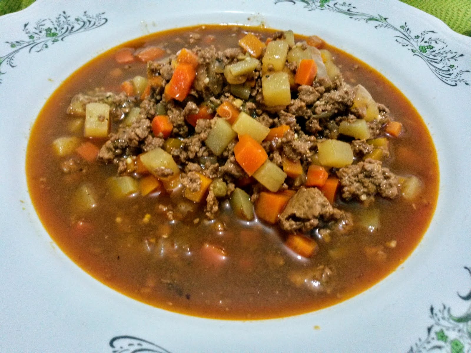 PICADILLO CON TOMATE VERDE