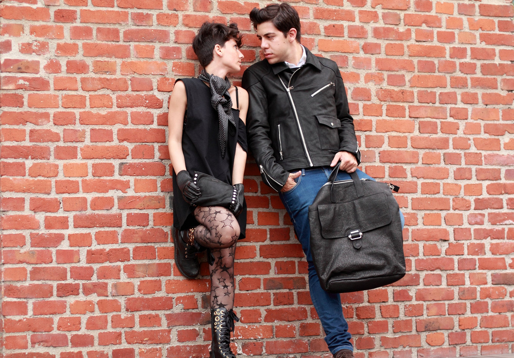 10 Signs You Have The Coolest Girlfriend In The World - Emilotrick