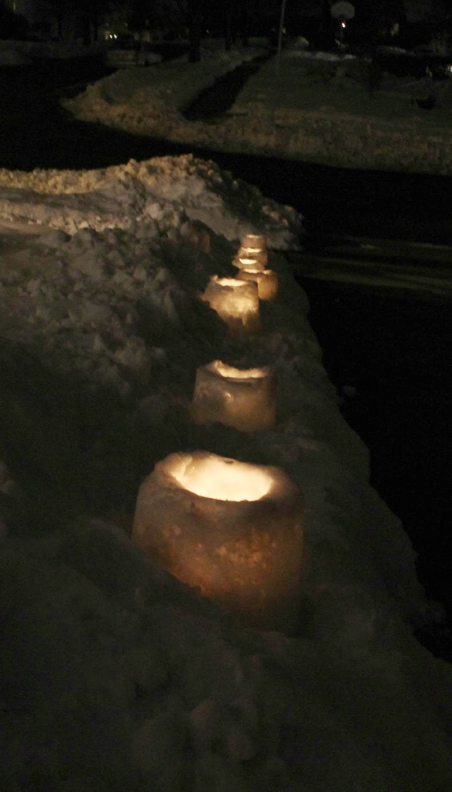 ...Just Visiting...: The Fine Art of Snow Luminaries