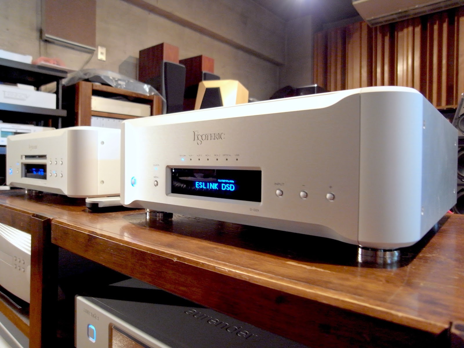 SIS AUDIO BLOG: 展示情報 ESOTERIC P-02X,D-02Xを店頭に常設展示致します！！