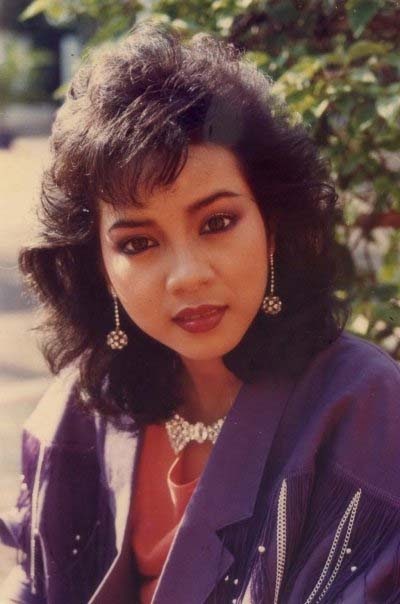 MAYA ANGELA "Calon Sarjana Yang Terjun ke Dunia Nyanyi"