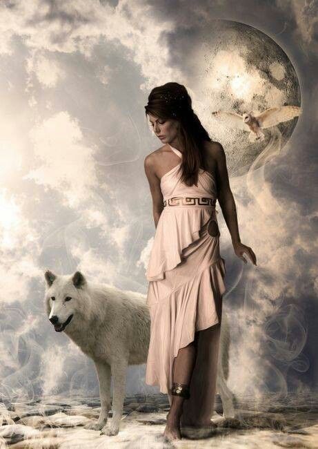 IMÁGENES BONITAS: MUJERES CON LOBOS